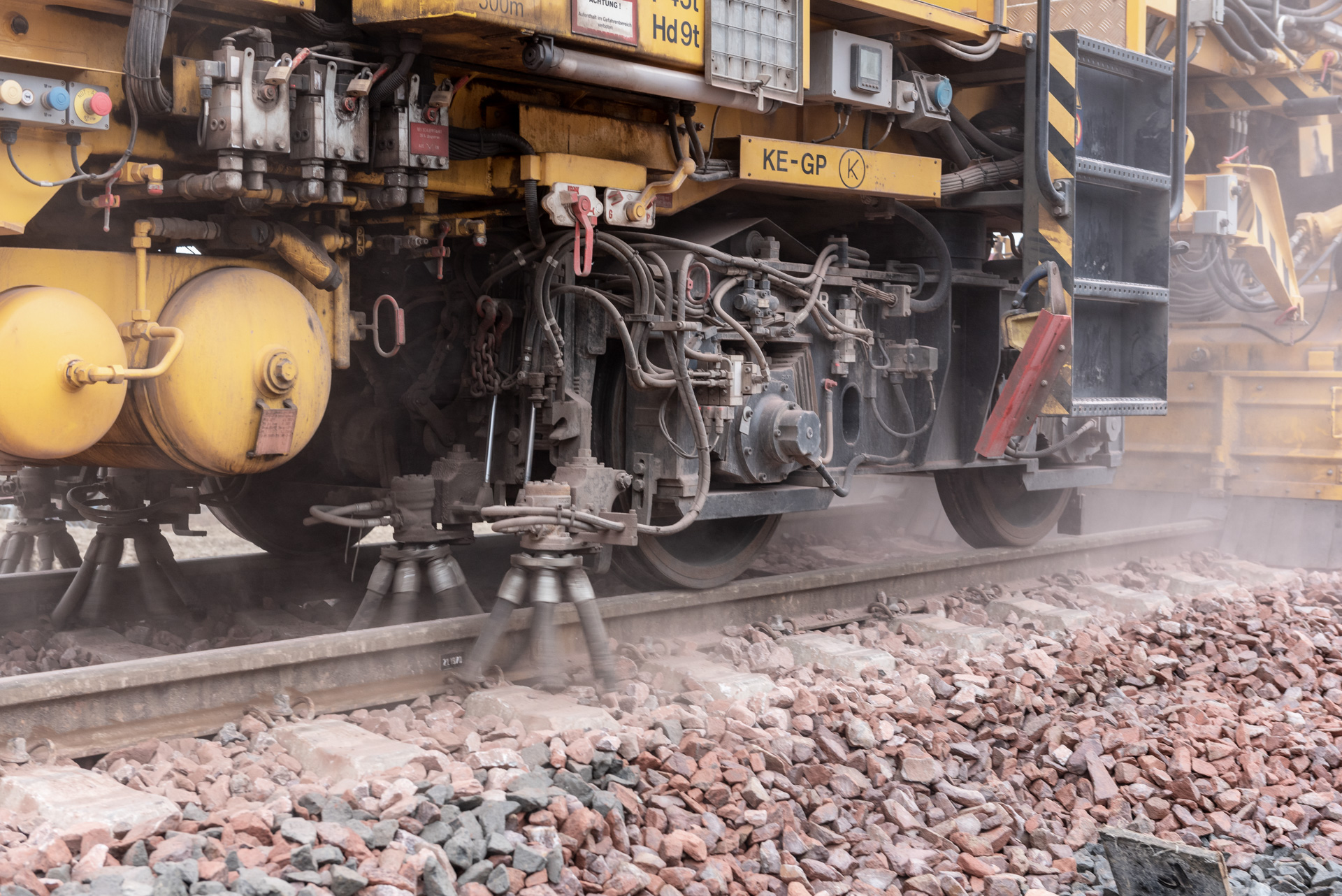 The ballast plough: A ballast redistribution working machine - Blog CFL - Société Nationale des ...