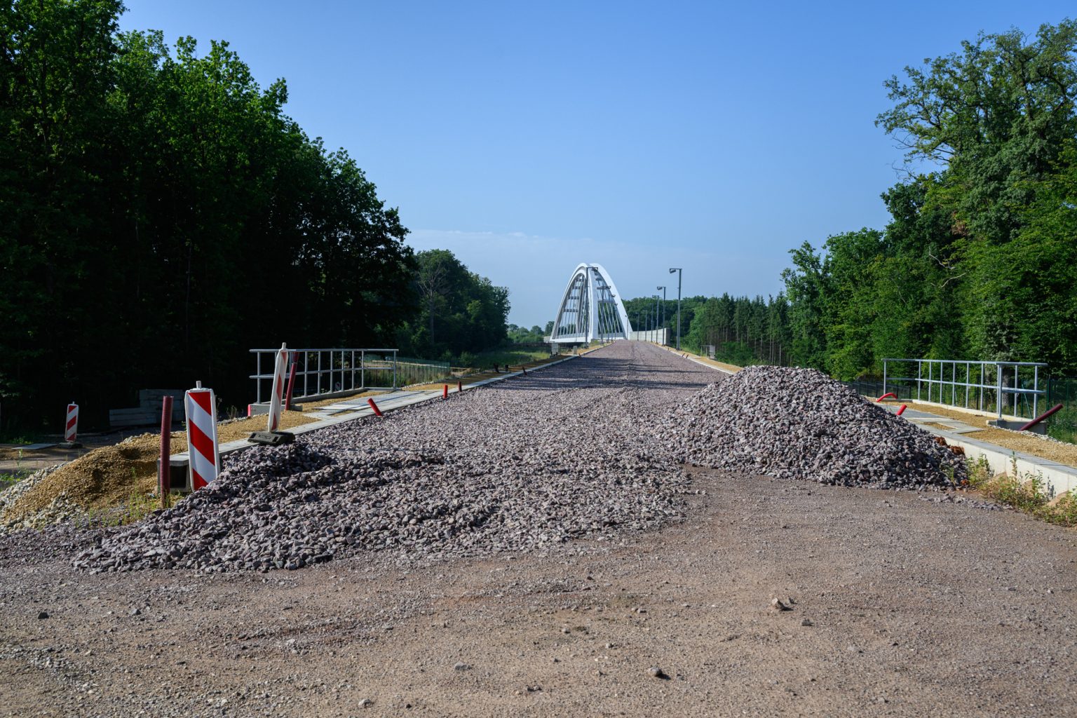 2,7 km de voies, 13 aiguillages, 1 nouveau quai,… L’été studieux des ...